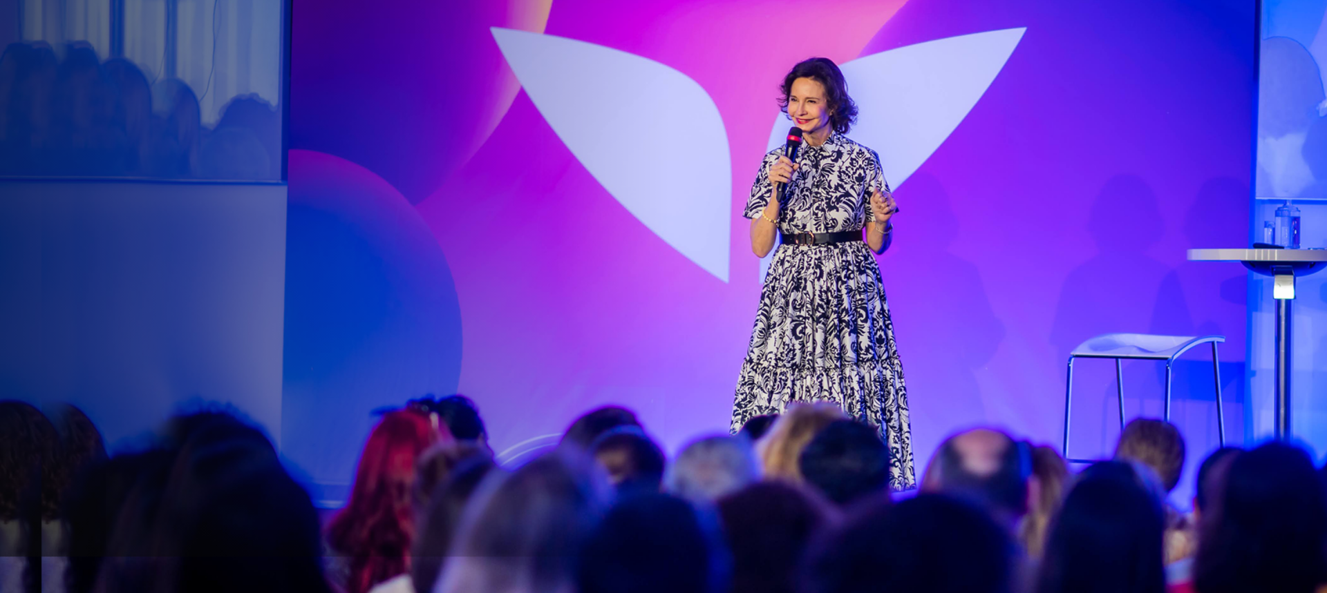 How to Read a Room with Intuition: Understand Body Language